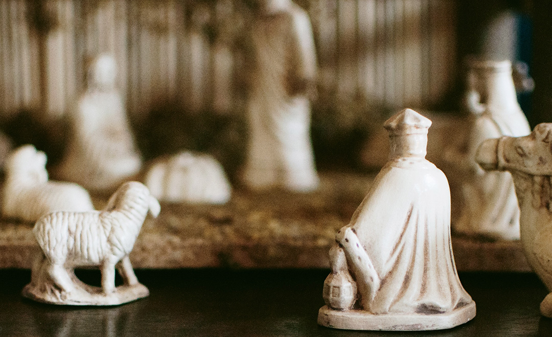 5 Ways to Keep the Meaning in Christmas - Bible Book Club